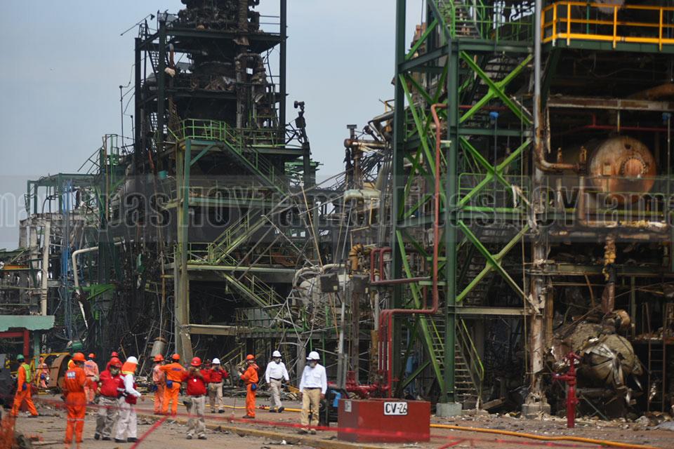 Hoy Tamaulipas - Personal de Pemex y militar revisa complejo Pajaritos