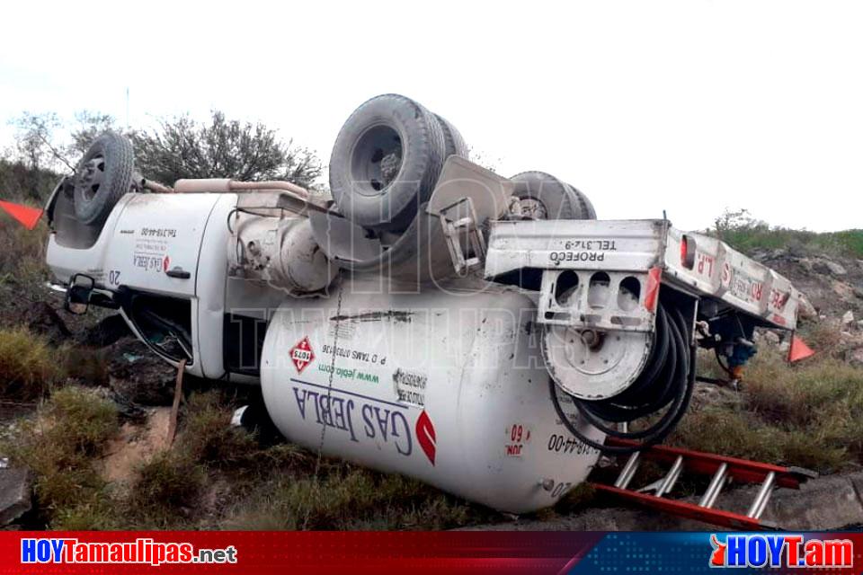 Hoy Tamaulipas - Volcadura de pipa de gas provoca cierre parcial de la Rumbo Nuevo