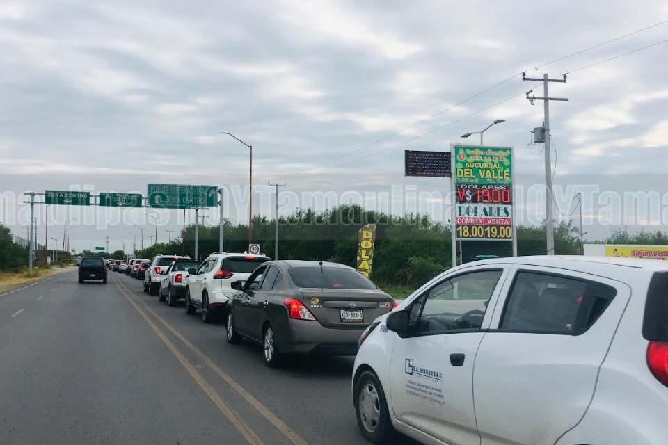 Hoy Tamaulipas - Largas filas para cruzar el Puente Internacional ...