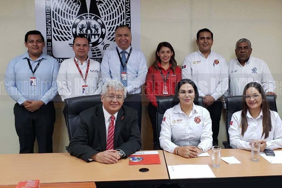 Hoy Tamaulipas - Firman convenio CBTis 24 y la UVM en Ciudad Victoria
