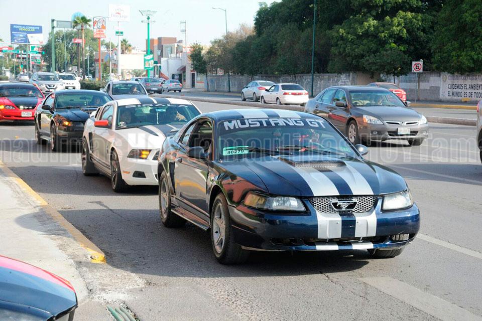 Hoy Tamaulipas - Clubes Mustang del pais recorren carreteras de Tamaulipas