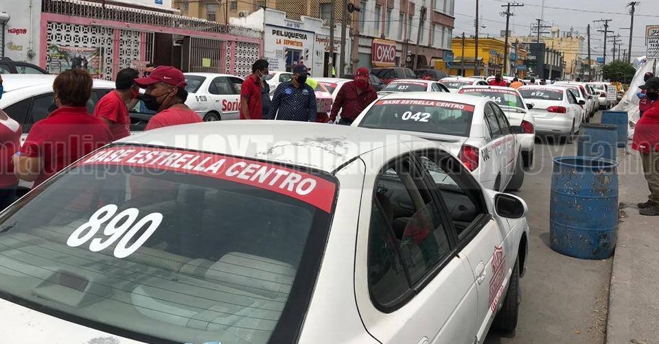 Hoy Tamaulipas - Restringen el numero de pasajeros en taxis de Matamoros