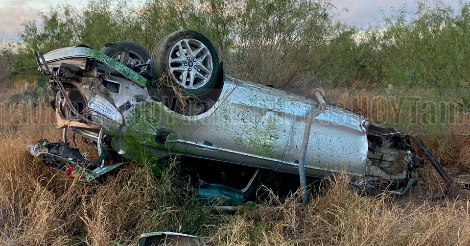 Hoy Tamaulipas - Tamaulipas Coche queda inservible tras volcadura en ...