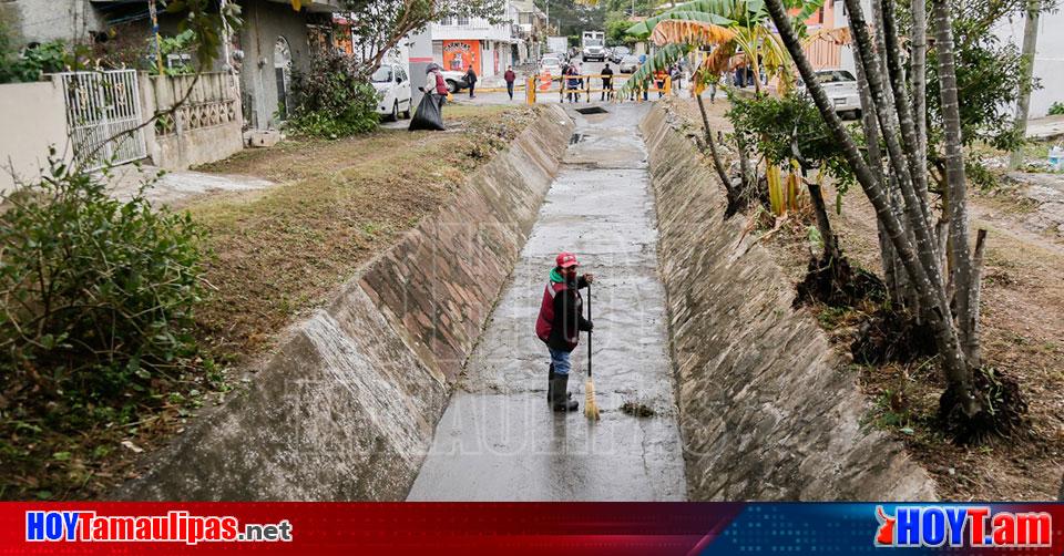 Hoy Tamaulipas - Tamaulipas Movilizan cuadrillas de limpieza en canales por todo Ciudad Madero