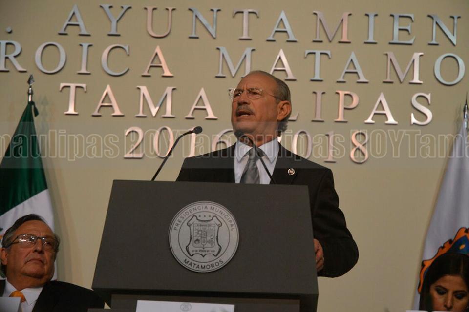 Hoy Tamaulipas - Toma protesta Jesus de la Garza como alcalde de Matamoros
