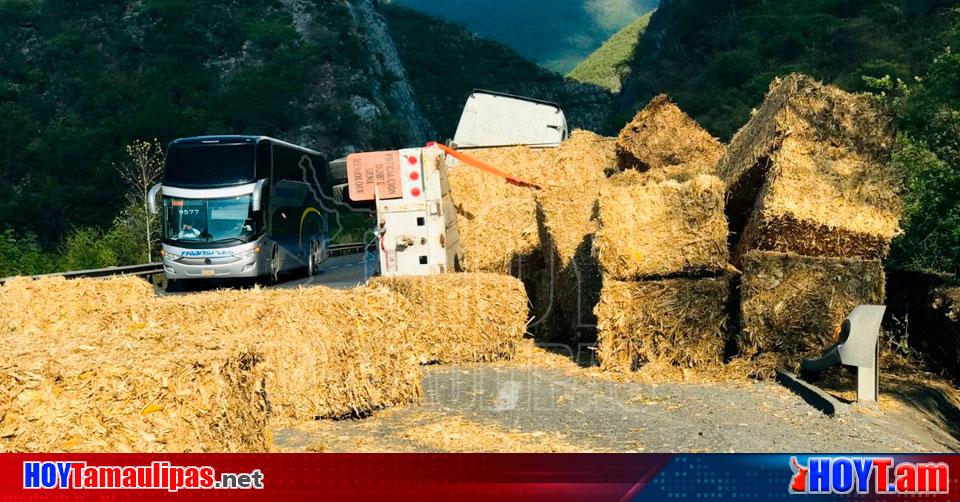 Hoy Tamaulipas - Volcadura en Tamaulipas Trailero se salva de caer a voladero en la Rumbo Nuevo