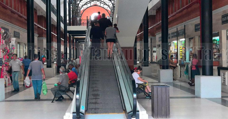 Hoy Tamaulipas - Investigan presunto consumo de alcohol en el Mercado ...