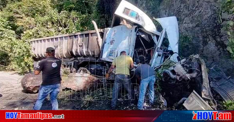 Hoy Tamaulipas - Accidente en Tamaulipas Trailero escapa de la muerte tras volcadura en la ...