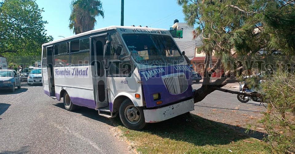 Hoy Tamaulipas - Accidente en Tamaulipas Microbusero se estrello contra ...