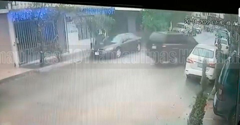 Hoy Tamaulipas Video Choca Contra Auto Estacionado Y Se Da A La Fuga
