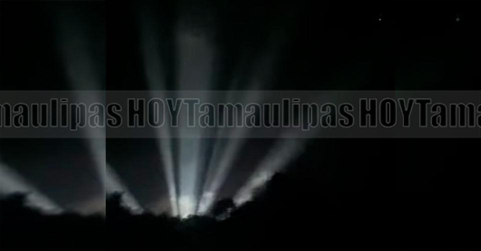 Hoy Tamaulipas - VÃ DEO Aliens captan luces misteriosas en la carretera ...