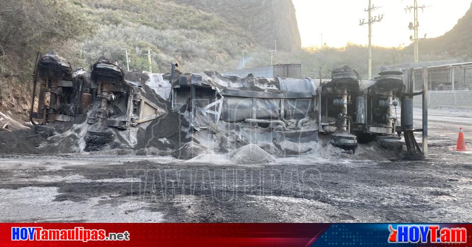 Hoy Tamaulipas - Cerrada la carretera Rumbo Nuevo tras volcadura de pipa
