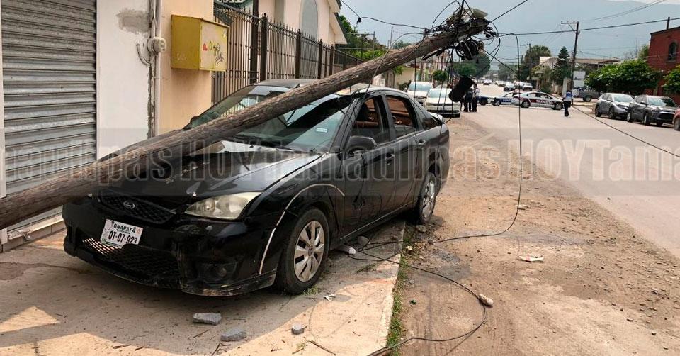 Hoy Tamaulipas - Tamaulipas Por ir en el Â“chingaoÂ” celular casi choca ...