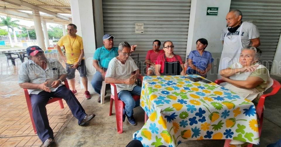 Hoy Tamaulipas - Sumidos en crisis locatarios del Mercado Ã vila ...