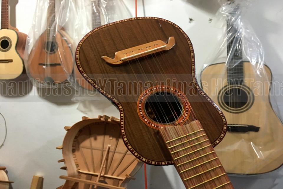 Hoy Tamaulipas - Narciso Yepes fue un genio de la guitarra con 10 cuerdas