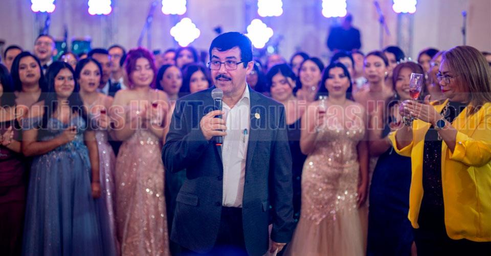 Hoy Tamaulipas - Tamaulipas Convive rector de la UAT con graduados de ...