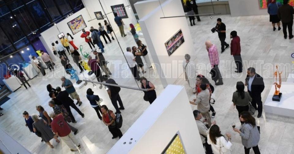 Hoy Tamaulipas - Inauguro el artista Luis Ituarte su exposicion Took a while en Cecut