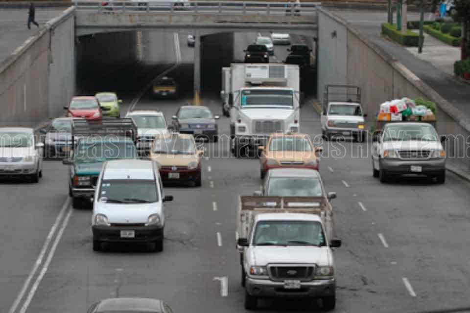 Hoy Tamaulipas - Automoviles con engomado azul y permisos no circulan ...