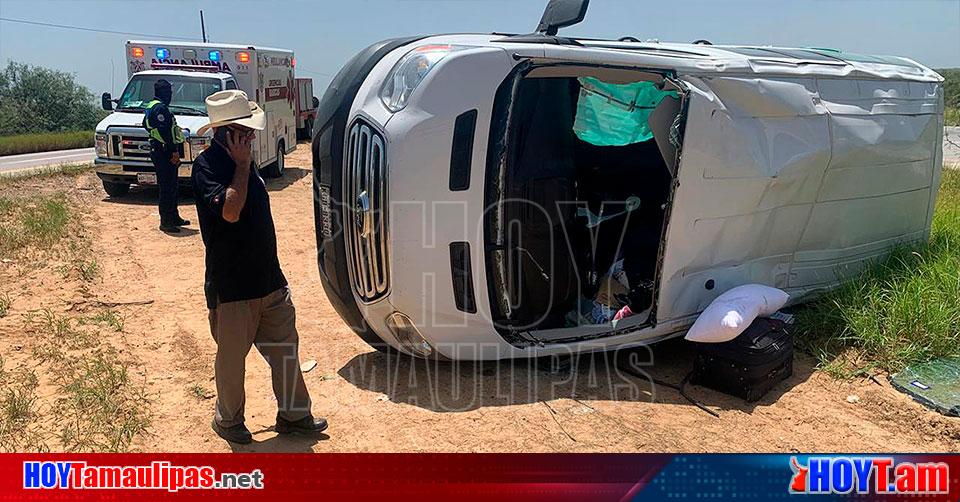 Hoy Tamaulipas - Accidente en Tamaulipas Paisanos se salvan de morir tras volcadura en Nuevo Laredo