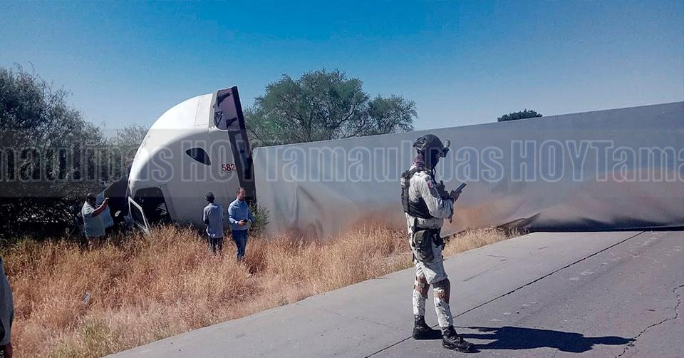 Hoy Tamaulipas - Accidente en Tamaulipas Chofer de trailer escapa ileso ...