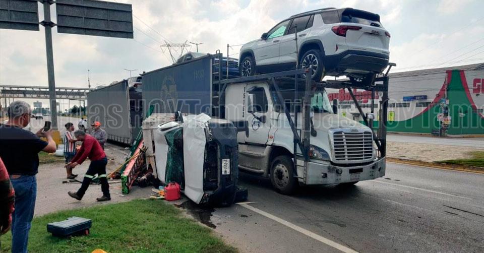 Hoy Tamaulipas - Tamaulipas Estaquitas termino volcada tras chocar con ...
