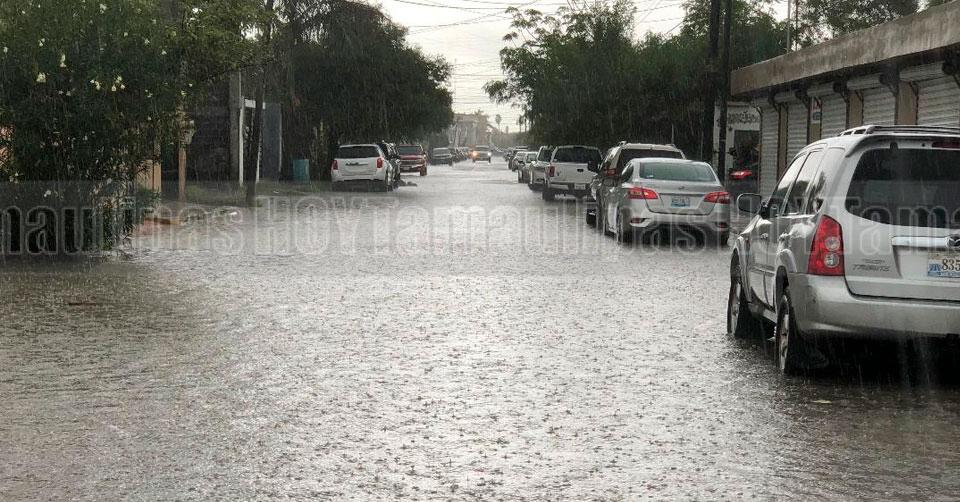 Hoy Tamaulipas - Tamaulipas Fuertes lluvias inundan calles de Matamoros