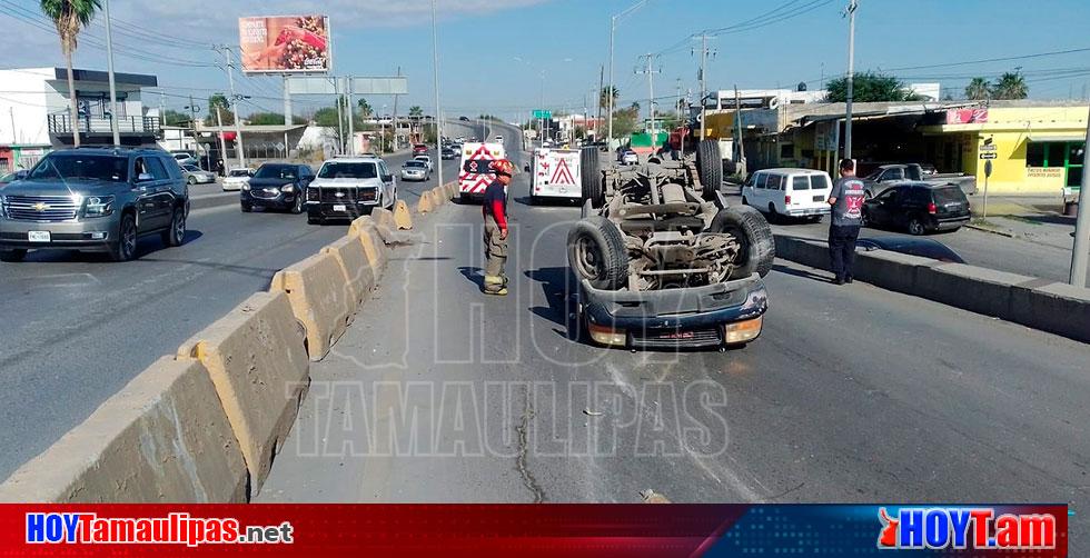 Hoy Tamaulipas - Sale ileso de volcadura de camioneta en Nuevo Laredo