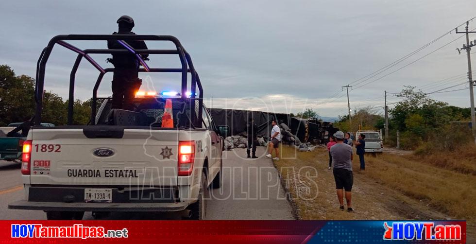Hoy Tamaulipas - Volcadura provoca el cierre parcial de la carretera a Gonzalez