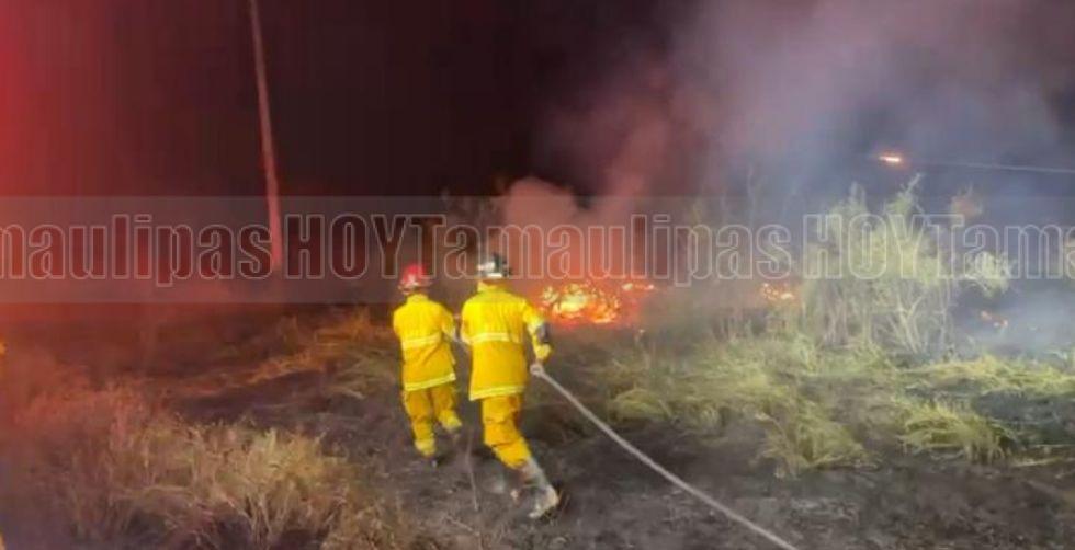 Hoy Tamaulipas - Bomberos estrenan equipo recien donado apagando ...