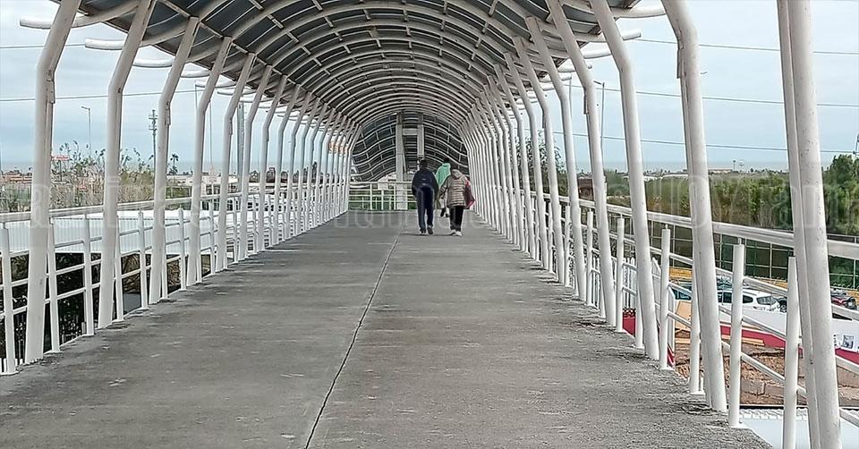 Hoy Tamaulipas - Tamaulipas Usan puente peatonal en Reynosa para cruzar ...