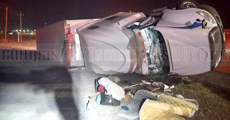 Hoy Tamaulipas - Accidente en Tamaulipas Trailero sale ileso de ...