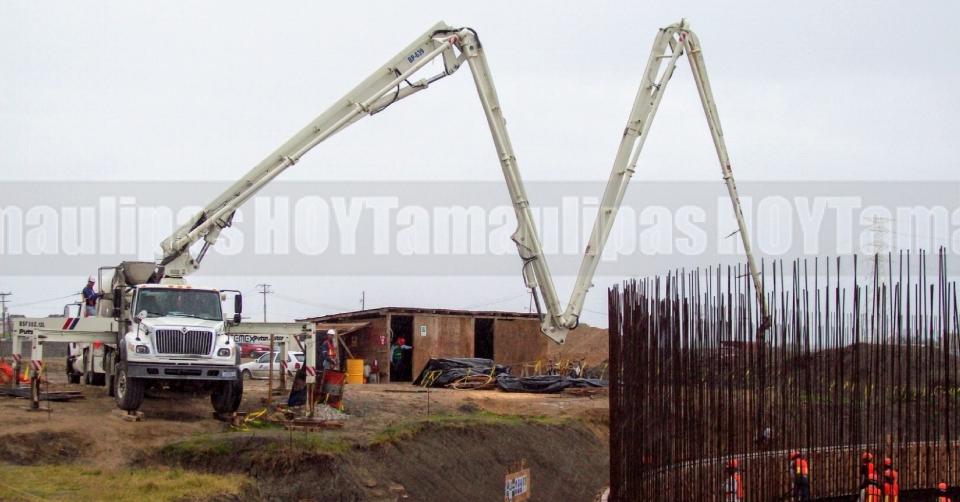 Hoy Tamaulipas - Esperan constructores de Tampico fuerte inversion publica