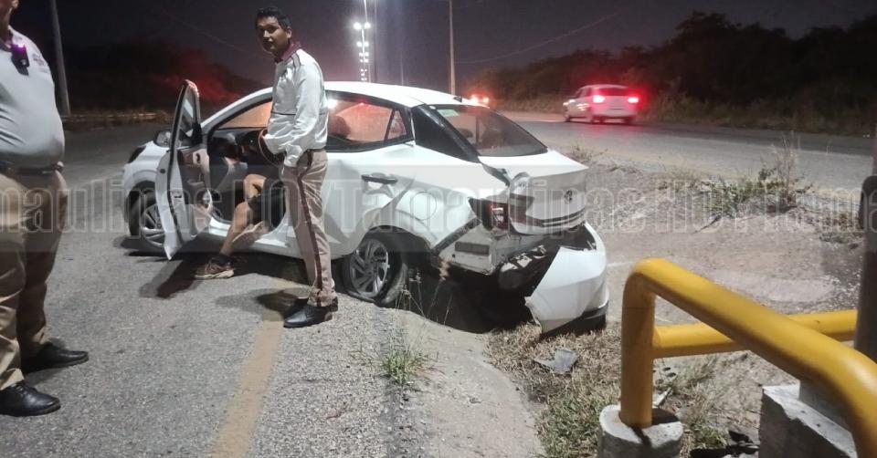 Hoy Tamaulipas - Joven conductor se estrella contra base de lampara en ...