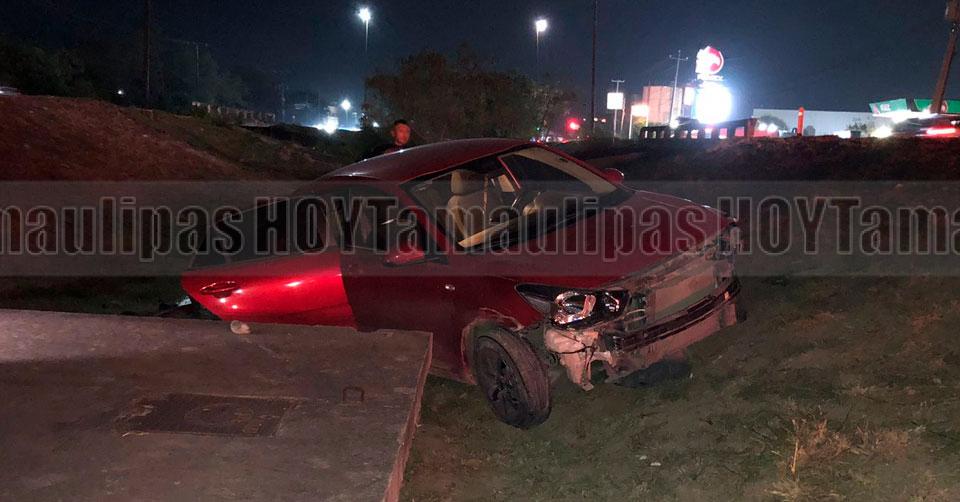Hoy Tamaulipas - Tamaulipas Pierde el control de su auto y termina en ...