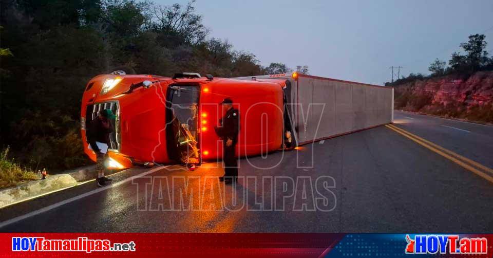 Hoy Tamaulipas - Tamaulipas Volcadura de trailer afecto el transito en la Victoria-Matamoros