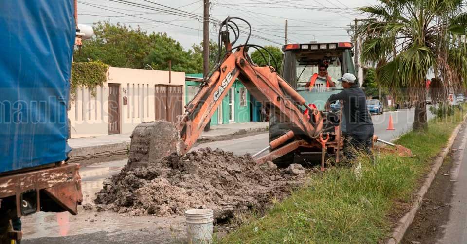 Hoy Tamaulipas - JAD repara fuga de agua en la colonia Lauro Villar de ...