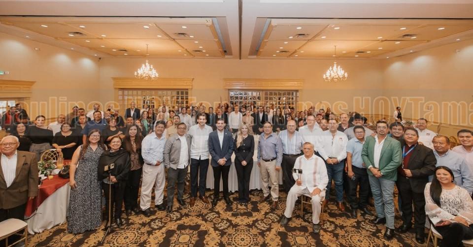 Hoy Tamaulipas - Alcalde Beto Granados festeja a Periodistas de Matamoros