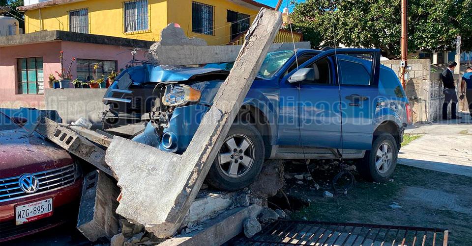 Hoy Tamaulipas Accidente En Tamaulipas Camioneta Fuera De Control