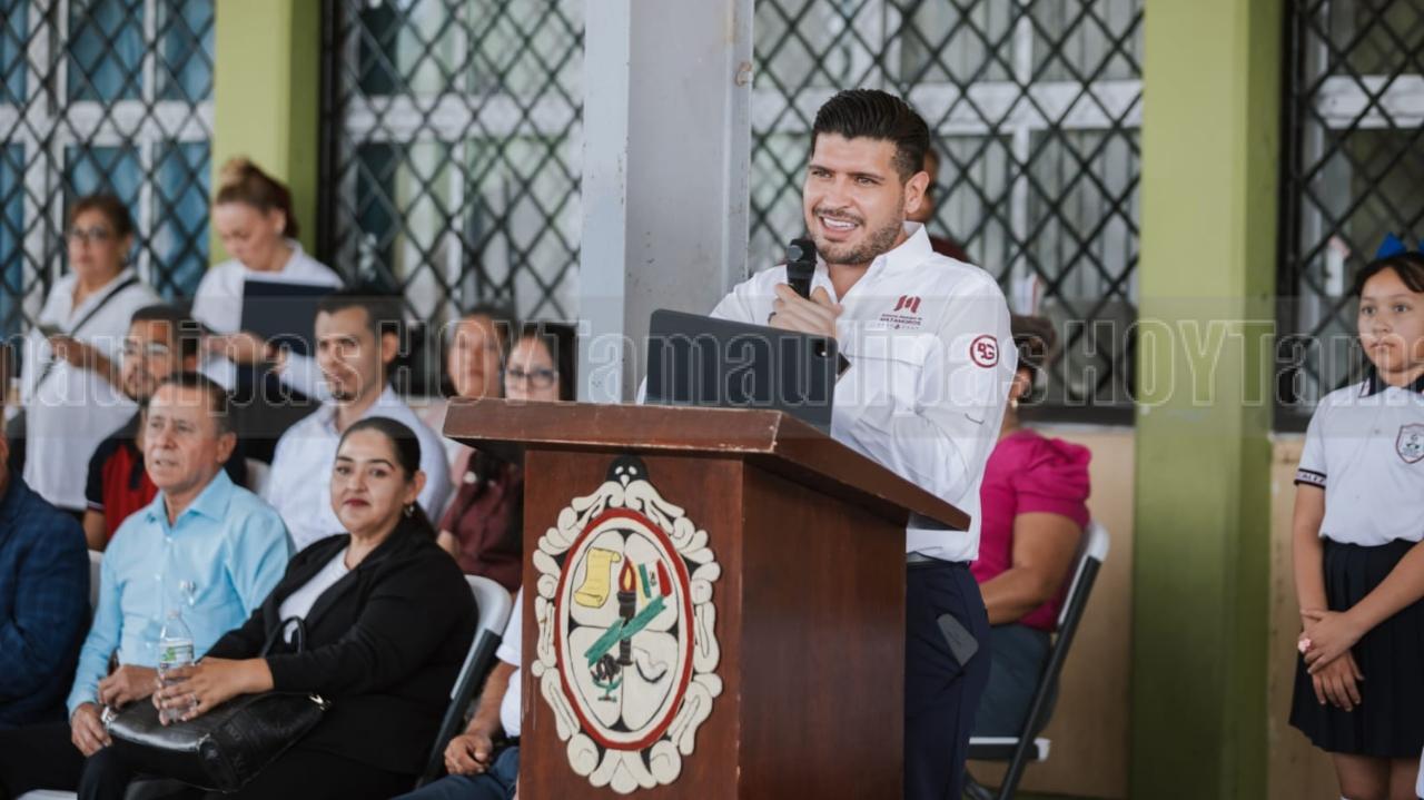 Hoy Tamaulipas - Entrega Alcalde Beto Granados mobiliario para elevar ...