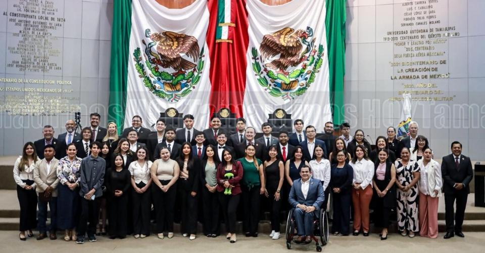 Hoy Tamaulipas - Jovenes toman el Congreso por un dia en Tamaulipas