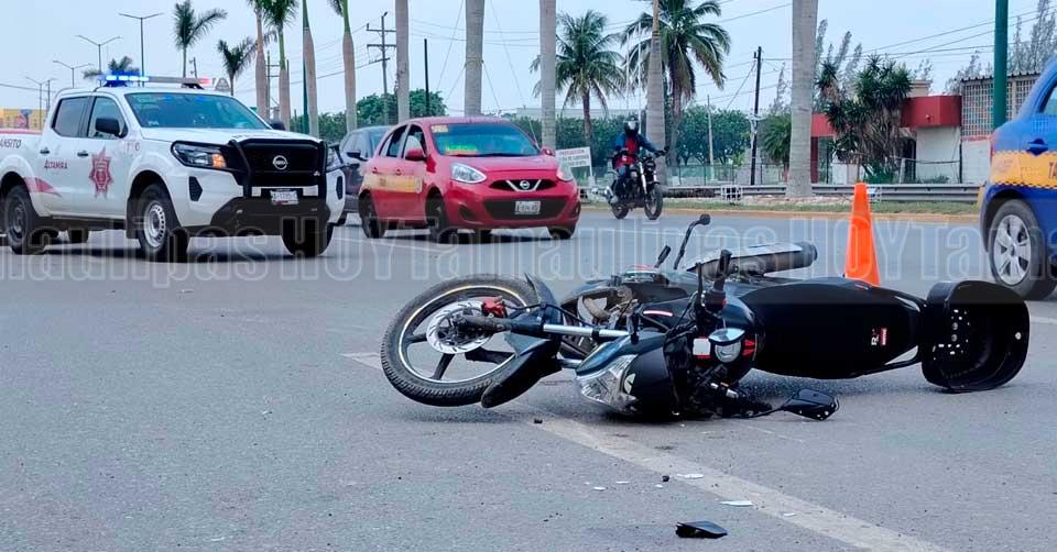 Hoy Tamaulipas - Conductor huye tras embestir a motociclista en Altamira