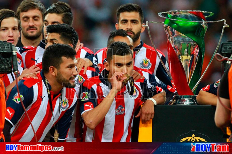 Hoy Tamaulipas - Aficionados celebran con Chivas titulo de Copa MX en ...