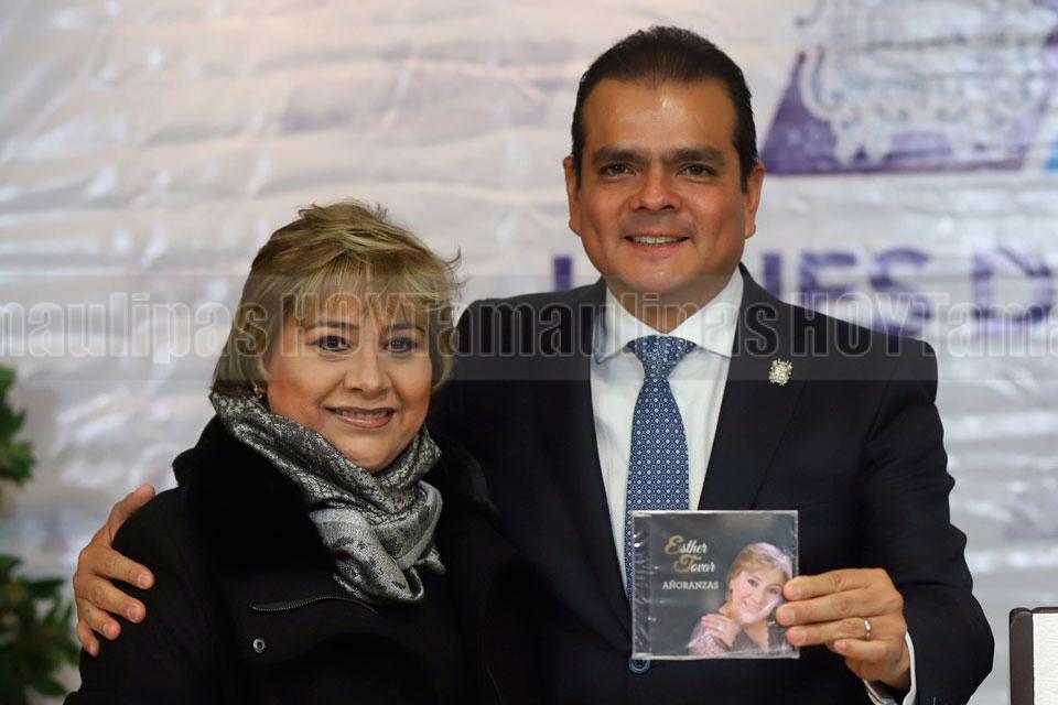 Hoy Tamaulipas - La neolaredenses Esther Tovar presenta su disco ...