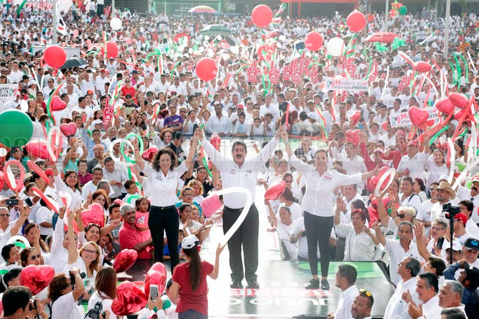 Hoy Tamaulipas - Julio Barrientos cierra campania ante miles de personas