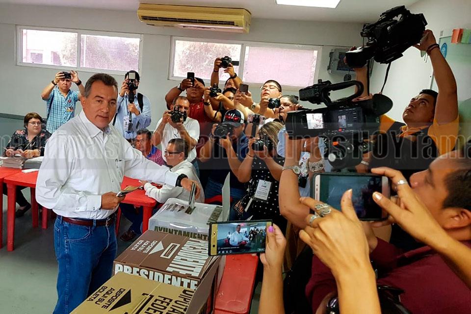 Hoy Tamaulipas - Vota Ramon Garza Barrios en Nuevo Laredo