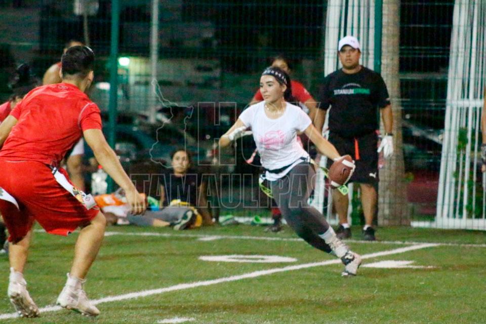 Hoy Tamaulipas - Siguen Vaqueras invictas en el Torneo Premier de Tochito