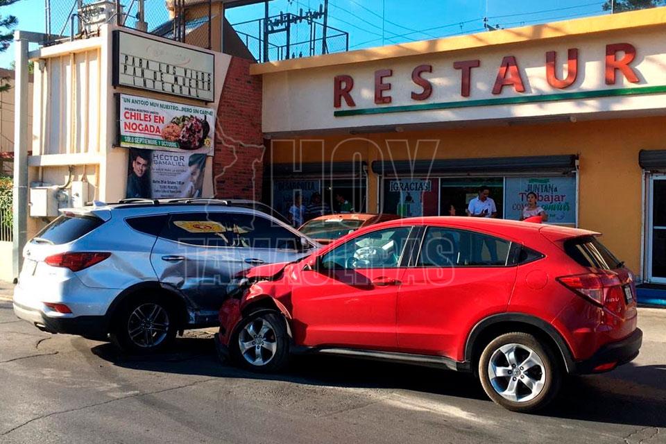 Hoy Tamaulipas - Comete error y provoca encontronazo en Nuevo Laredo Hoy Tamaulipas - Comete error y provoca encontronazo en Nuevo Laredo
