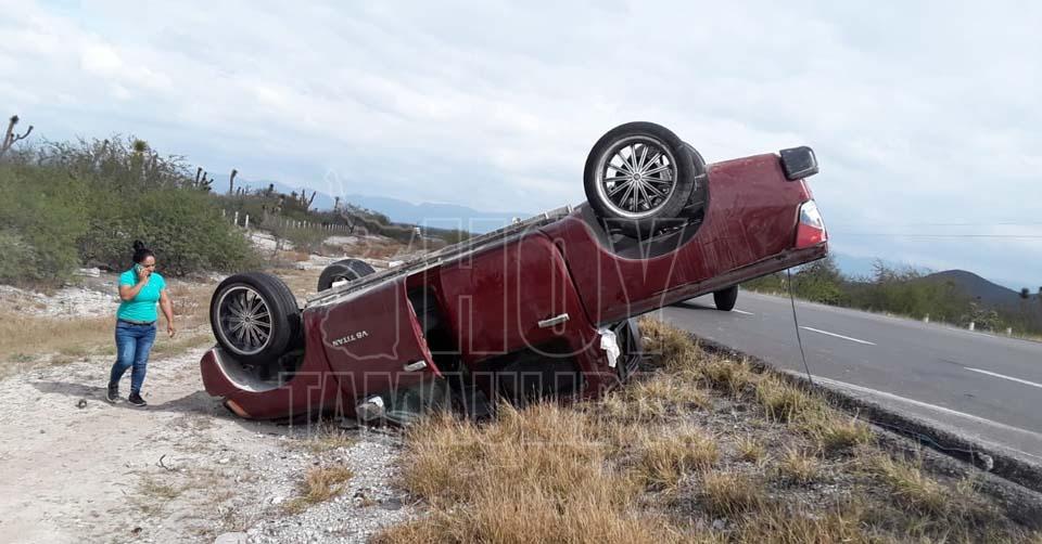 Hoy Tamaulipas - Volcadura deja cinco personas lesionadas en Tula Tamaulipas