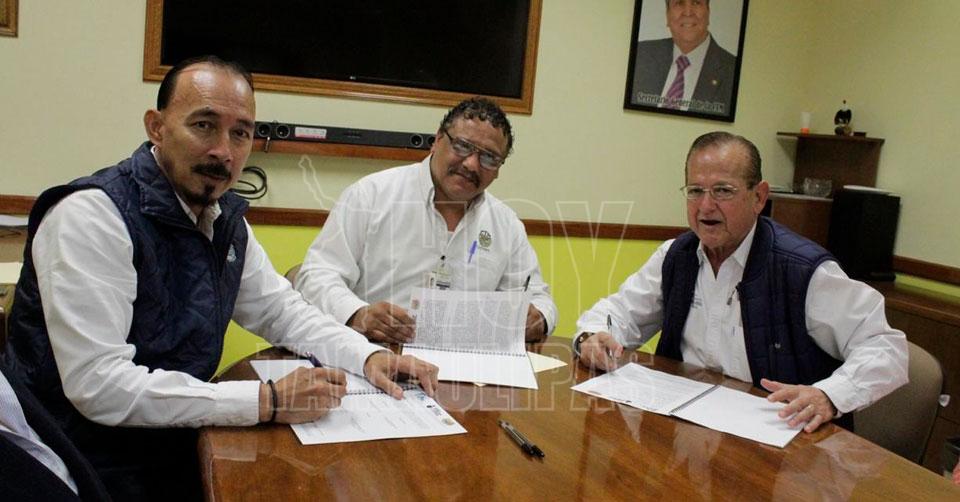 Hoy Tamaulipas - Firman convenio el ITEA y el Sjoiim para favorecer a obreros en Matamoros