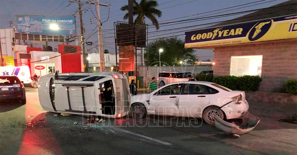 Hoy Tamaulipas - Choque con volcadura deja cuatro lesionados en Reynosa Hoy Tamaulipas - Choque con volcadura deja cuatro lesionados en Reynosa